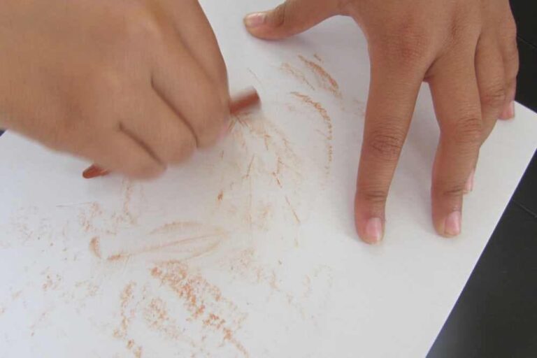 Leaf Rubbing with Kids: A Fun and Easy Outdoor Activity