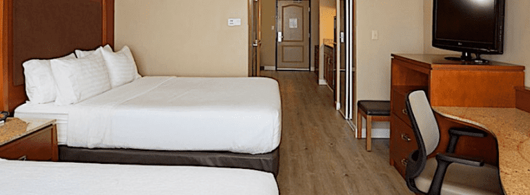 Enjoy This Minneapolis Indoor Water Park at Holiday Inn Maple Grove MN