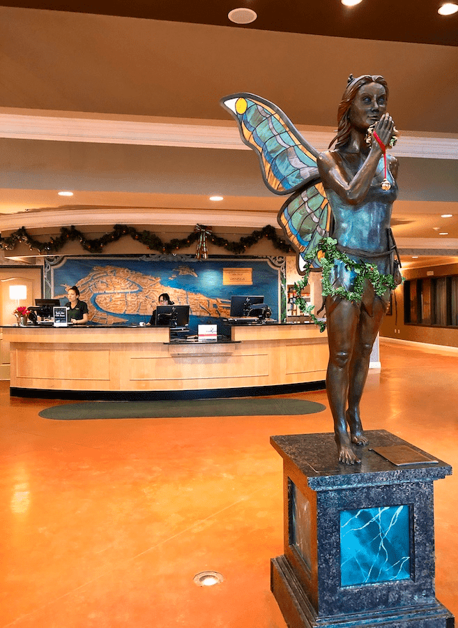 Enjoy This Minneapolis Indoor Water Park at Holiday Inn Maple Grove MN