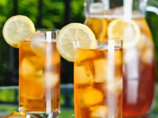 How to Make Sun Tea + Tips on How to Store and Serve It