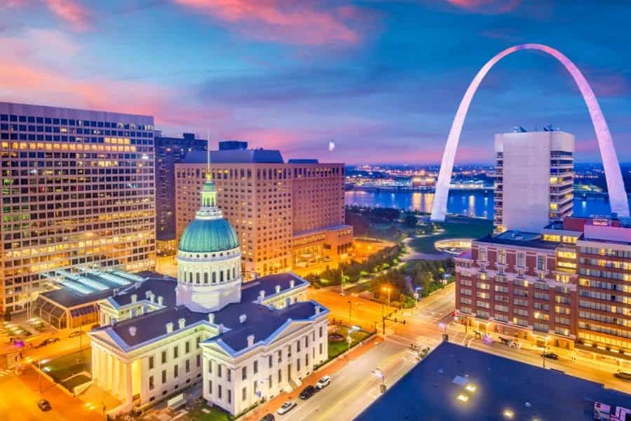 15 Best Cheap Midwest Family Vacations and Road Trips To Take This Year