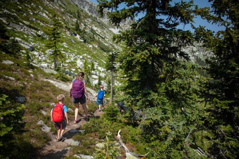 What to Pack on a Day Hike - The Hiking Essentials for Families