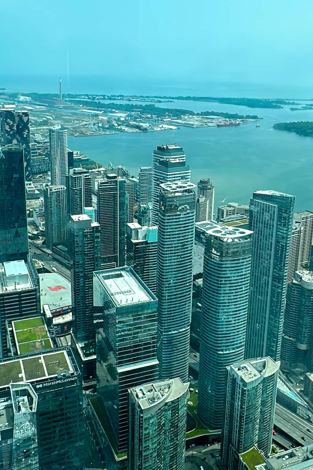 Toronto Attractions Guide - Uncover the City's Best for Families with Teens