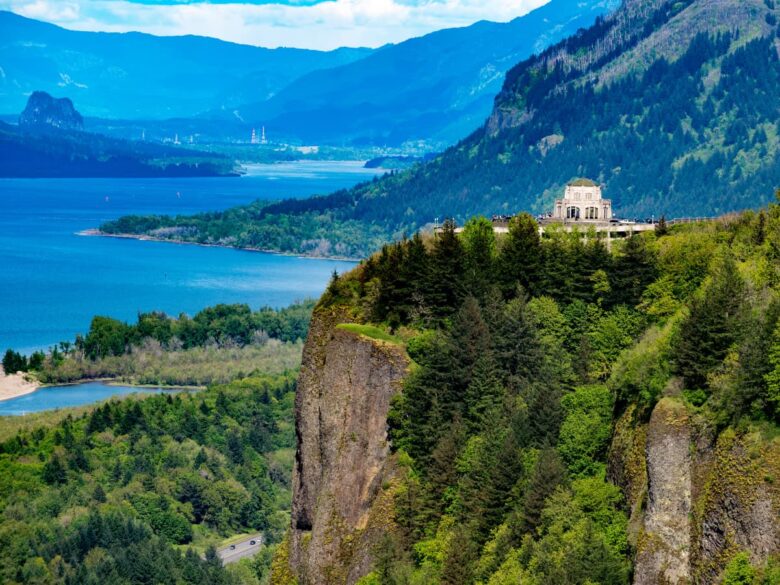 Exploring The Seven Natural Wonders of Oregon as a Family